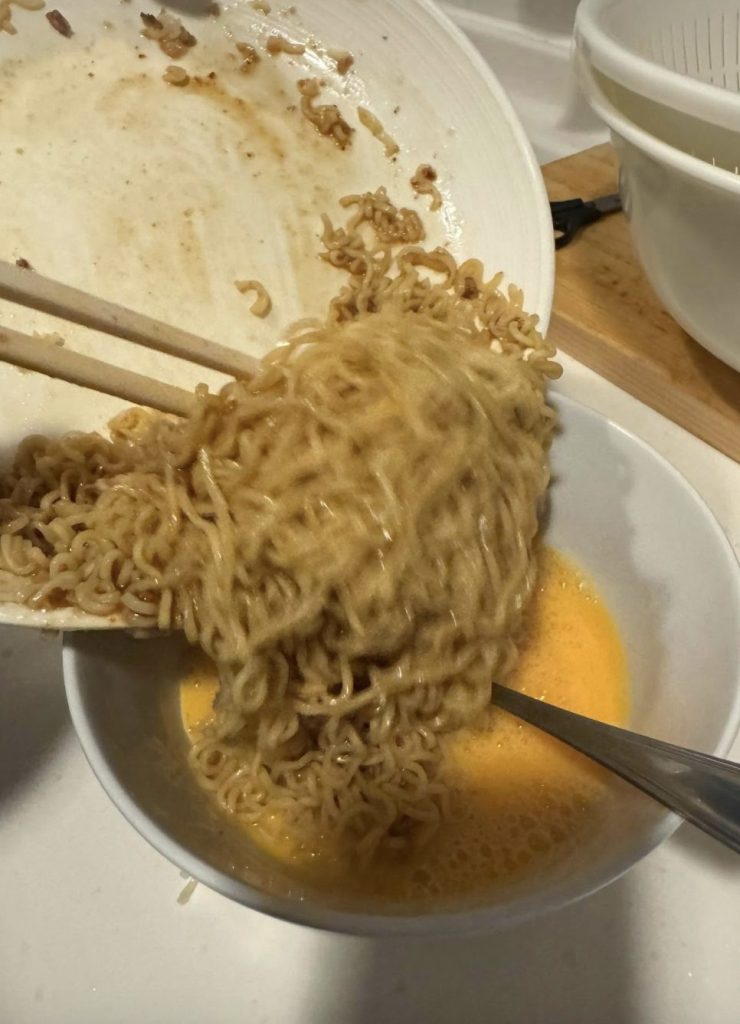 Authentic Indomie cooking method shared by Indonesian domestic helper ...