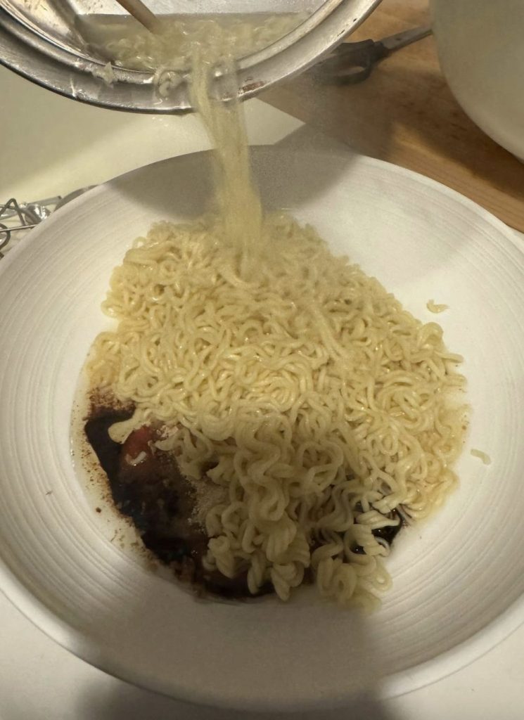 Authentic Indomie cooking method shared by Indonesian domestic helper ...