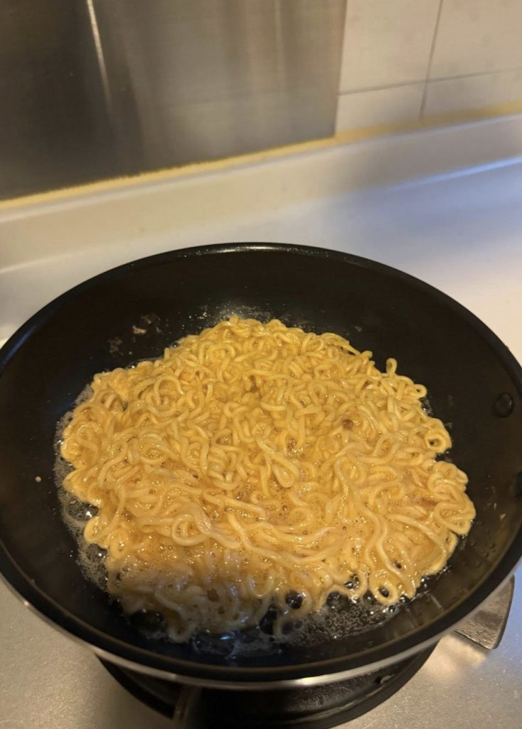 Authentic Indomie cooking method shared by Indonesian domestic helper ...