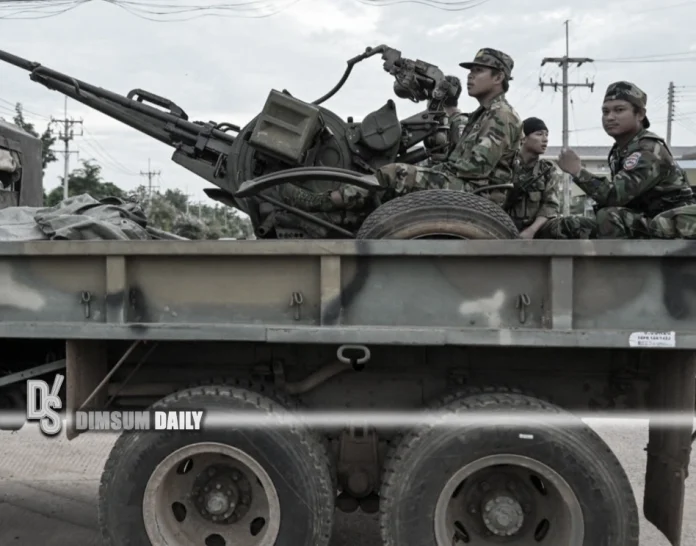 Thailand-Cambodia clashes resume today, over 100,000 evacuated to safety