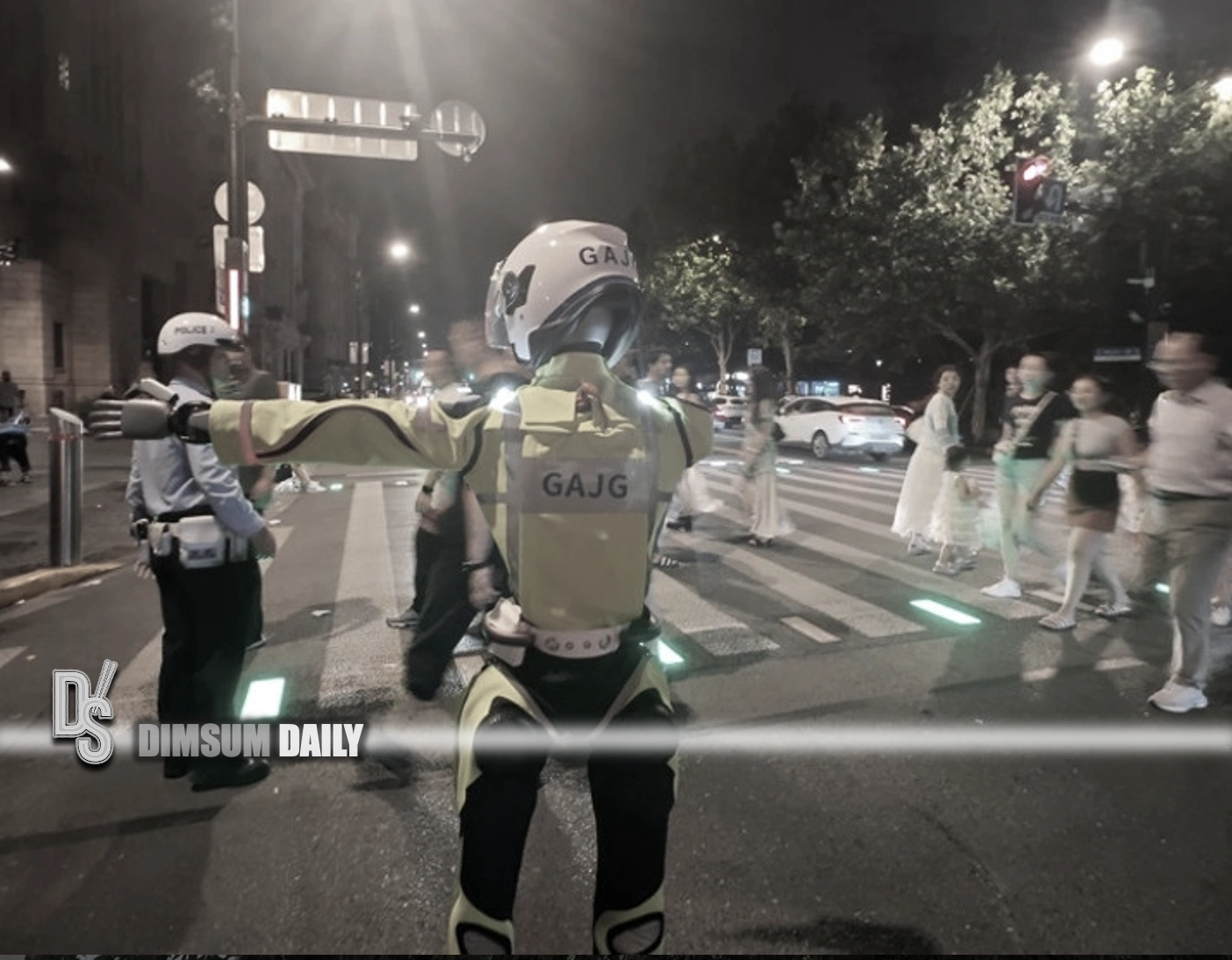 Robot traffic officer appears on Shanghai's Bund to direct traffic