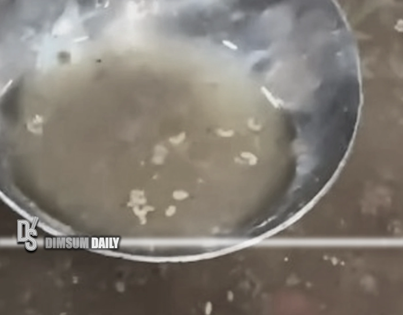 Diners find numerous white bugs in chicken pot in Sham Shui Po, 2 complaints lodged with FEHD