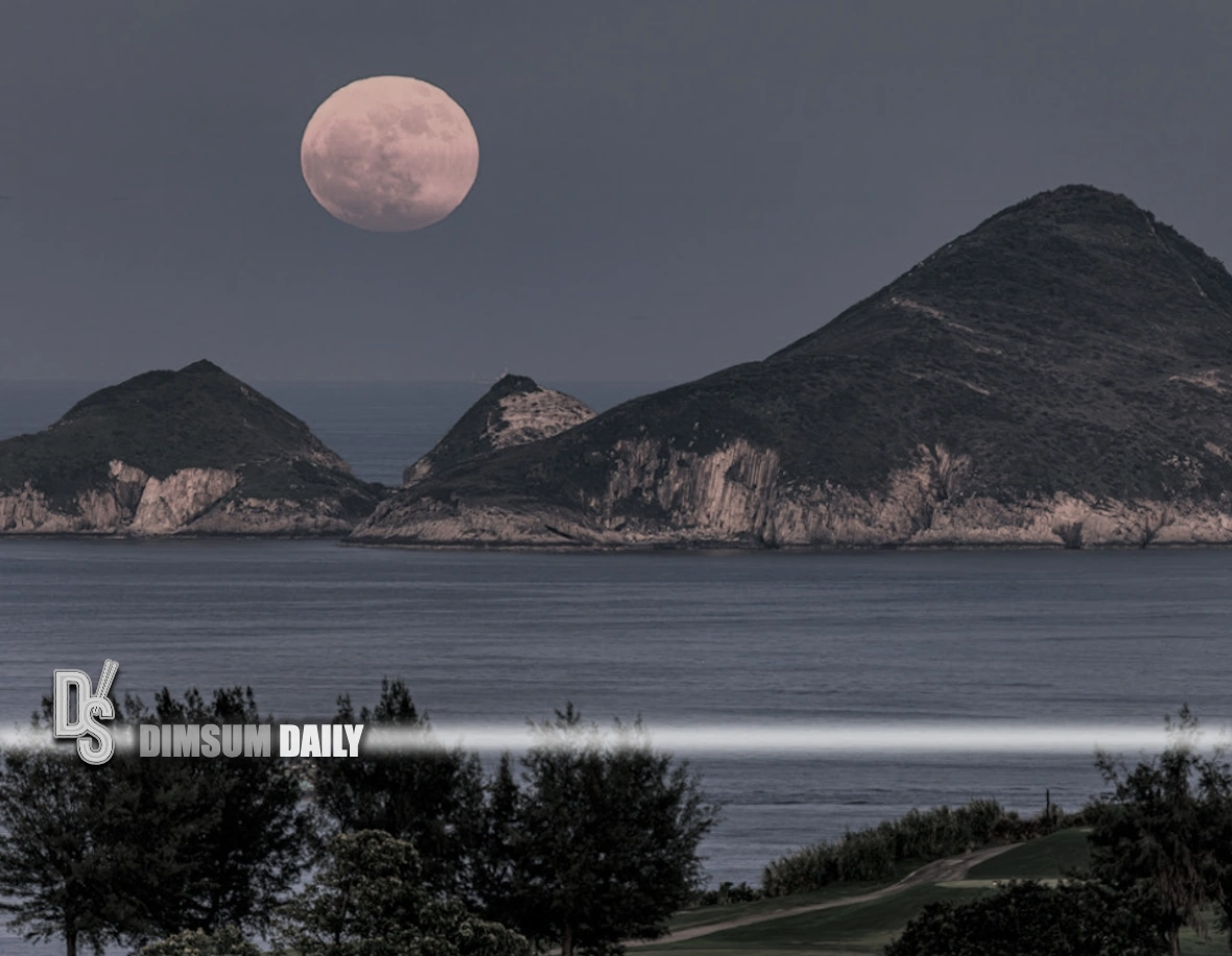 Photography enthusiasts witness rare moon phenomenon in Hong Kong