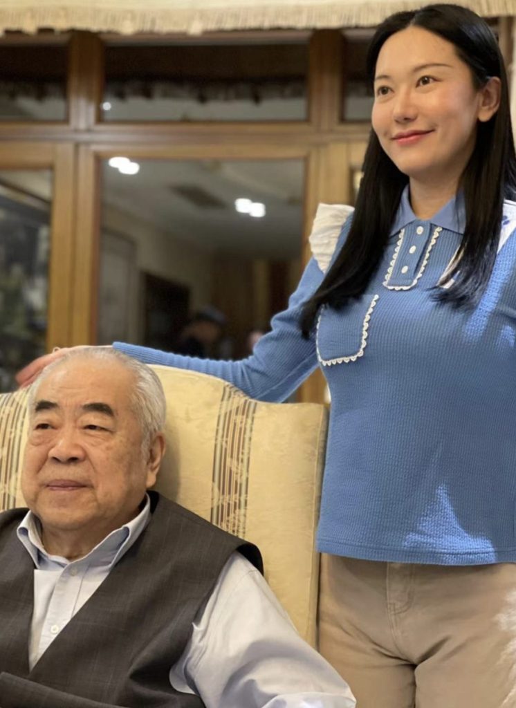 87-year-old artist Fan Zeng allegedly controlled by wife following $2 ...