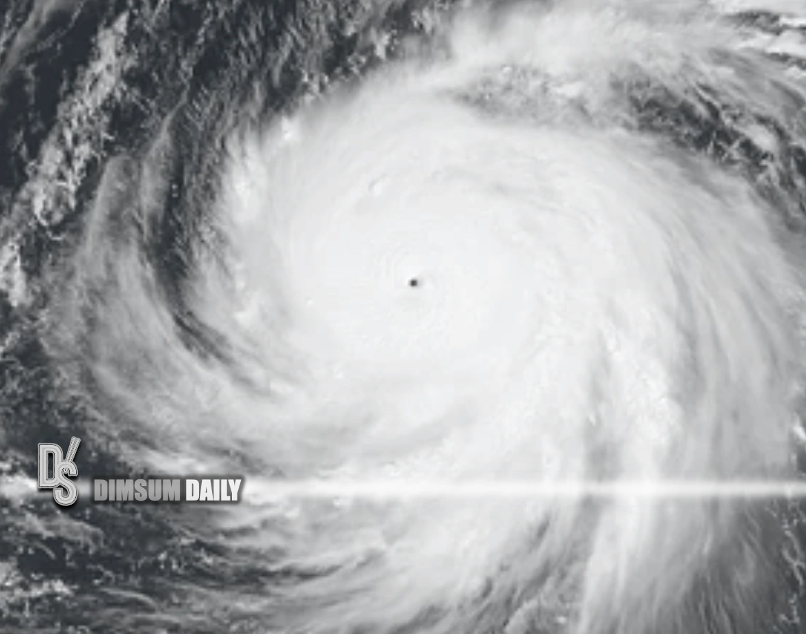 Tropical Storm Kajiki forms in South China Sea, now within 800km of ...