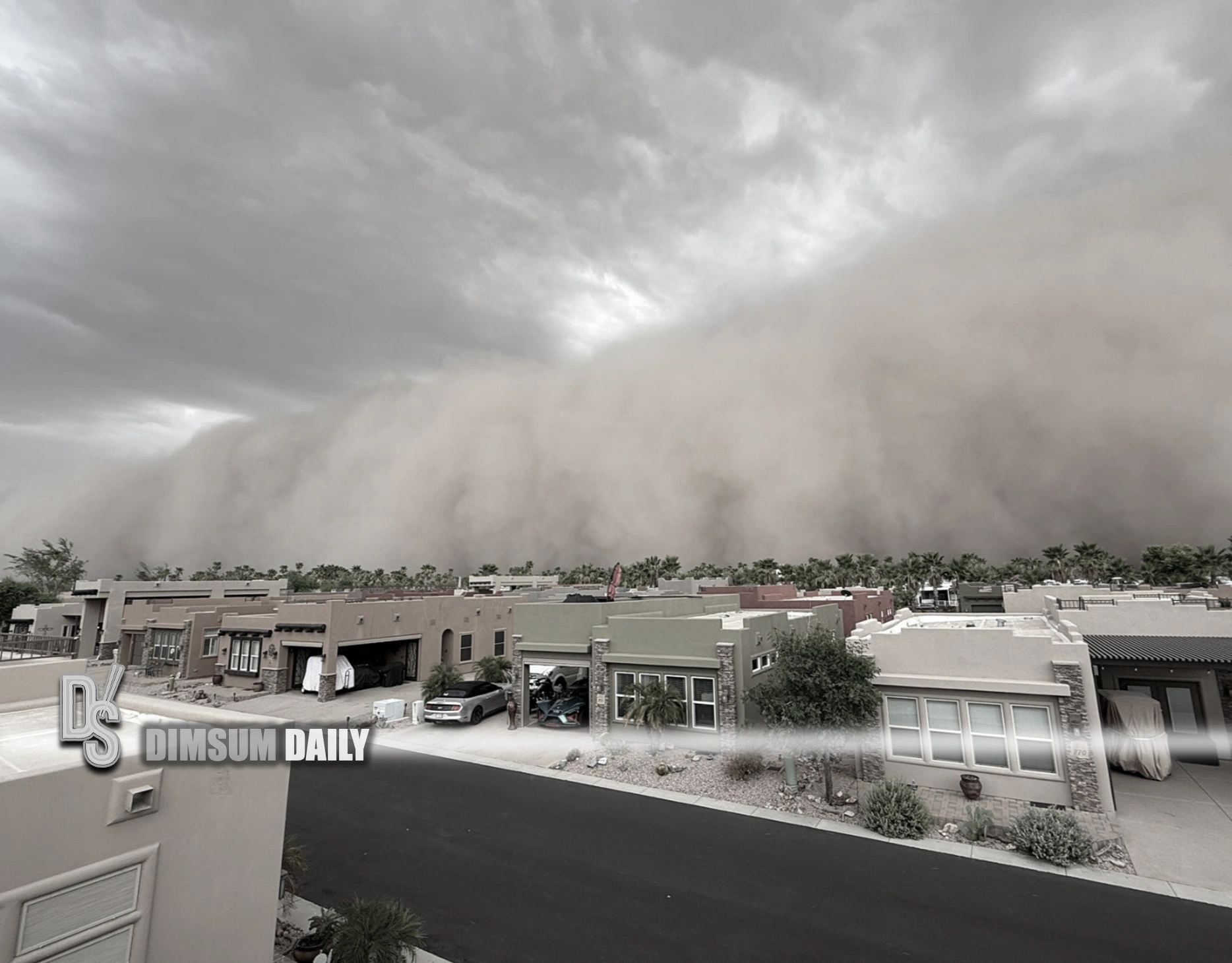 Arizona hit by massive dust storm, Phoenix airport shut down