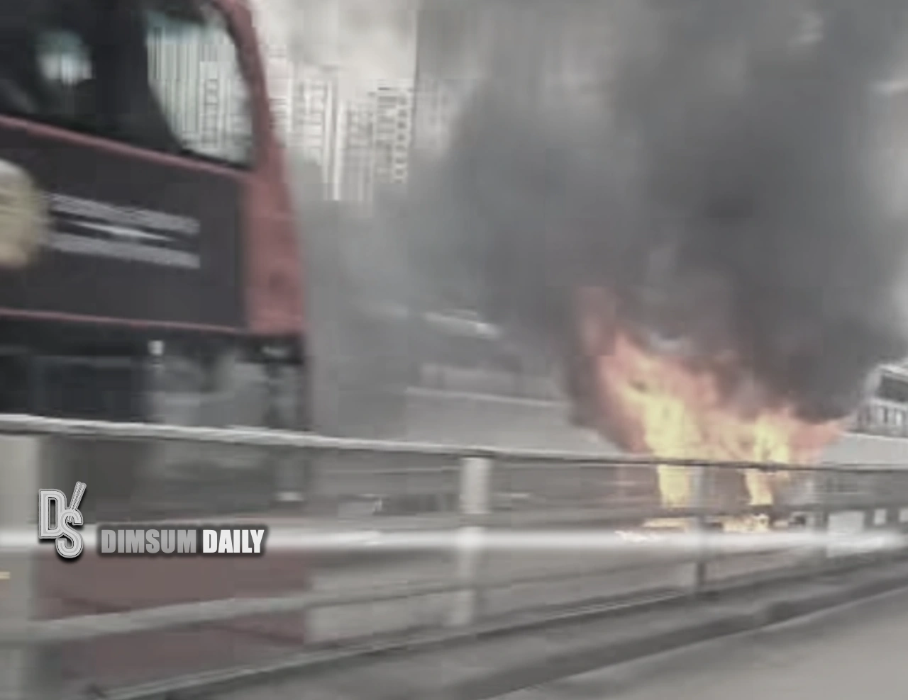 Car fire on Kwun Tong Road flyover causes heavy smoke and traffic ...