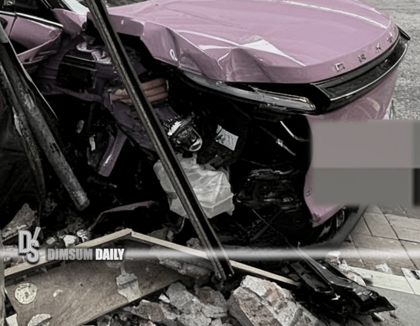 Amigo electric taxi crashes into Tsim Sha Tsui noodle shop, patrons ...