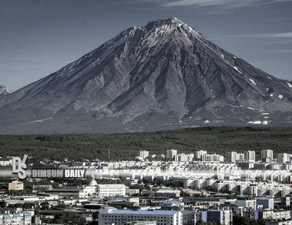 7.4-magnitude earthquake hits off Kamchatka Peninsula, tsunami alert issued