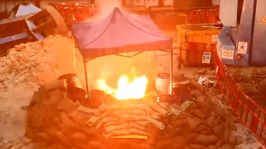 Police release footage of successful bomb disposal operation in Quarry Bay