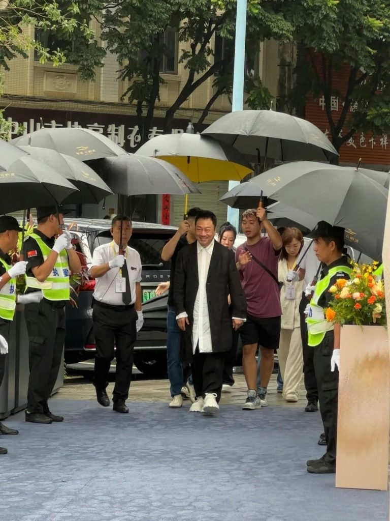 Hong Kong actor Wayne Lai receives superstar treatment at Zhongshan event