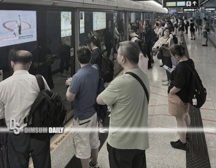 MTR packed with commuters braving Super Typhoon Ragasa