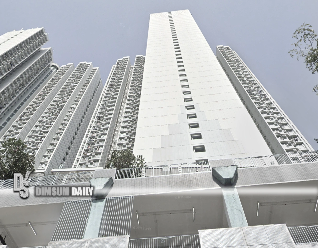 Man falls cleaning window at Sheung Shun House, TKO, sent unconscious ...