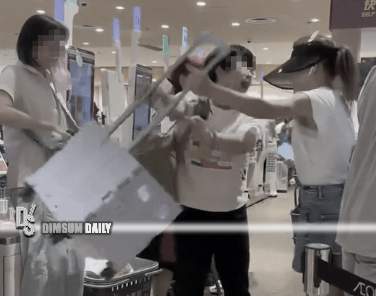 Supermarket self-checkout altercation captured in viral footage from ...