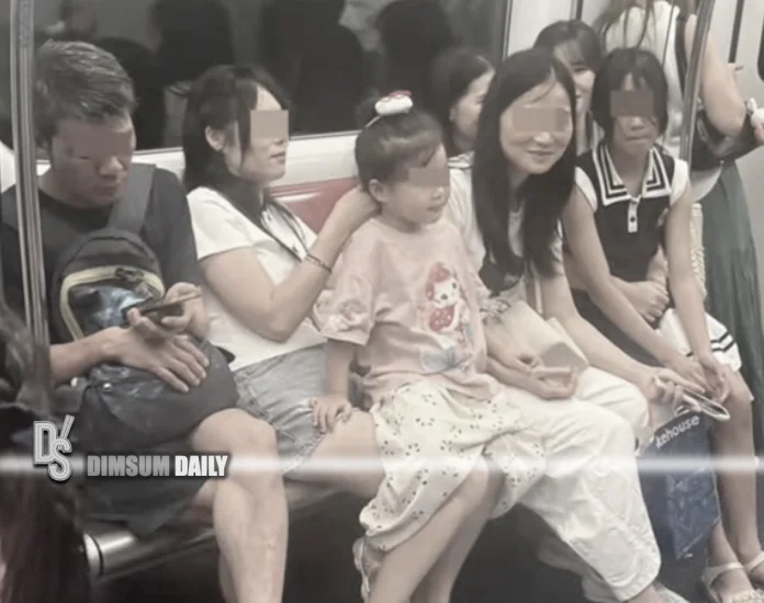 Passenger overcrowding on MTR seating draws online commentary