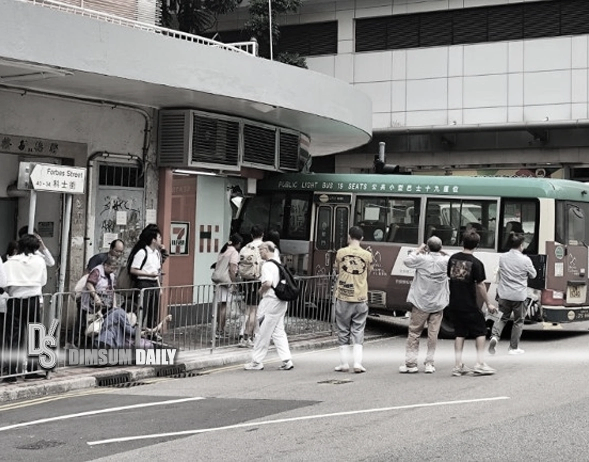 Minibus mounts pavement and strikes Kennedy Town 7-11 convenience store
