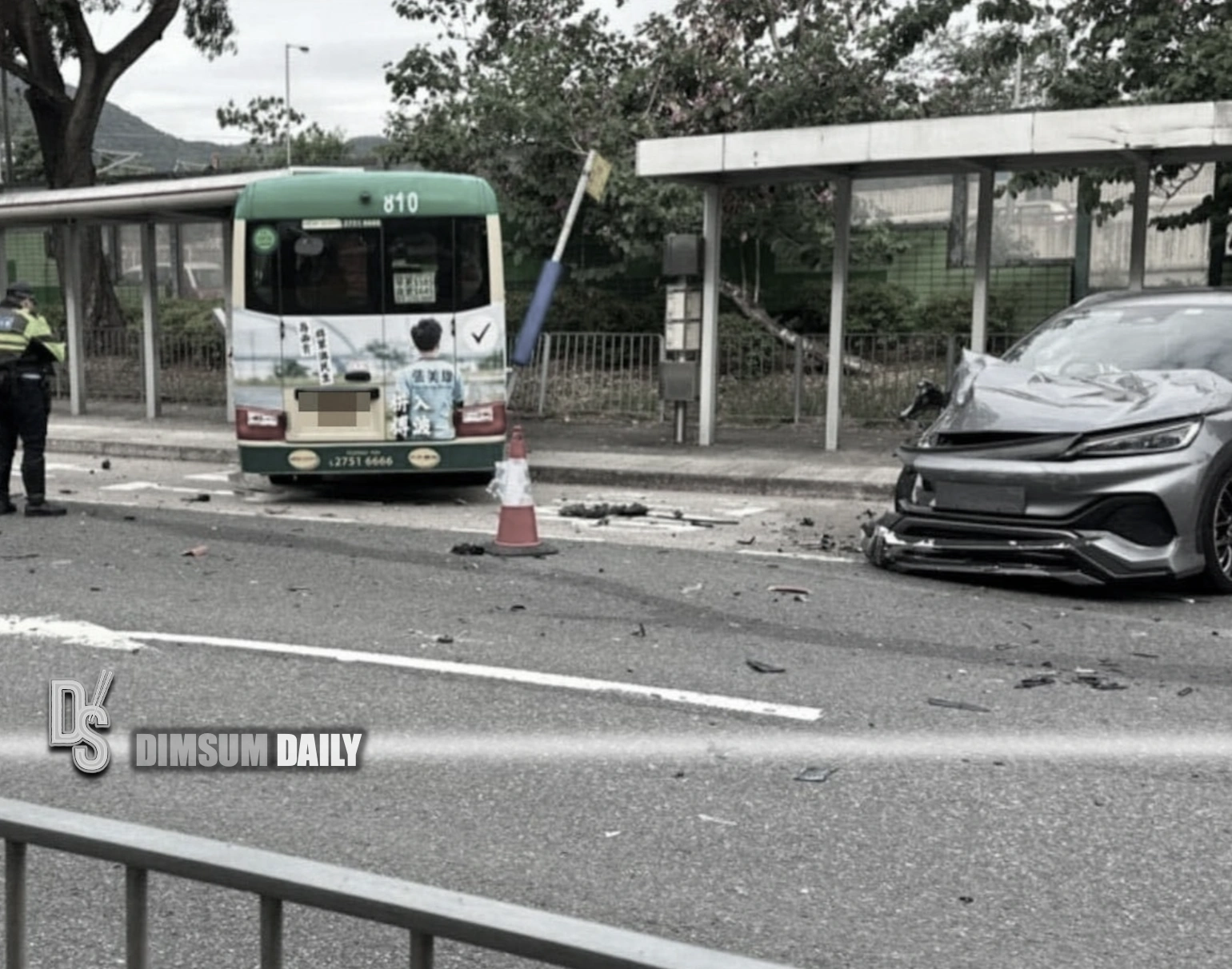 Seven injured in Sha Tin minibus and private car collision