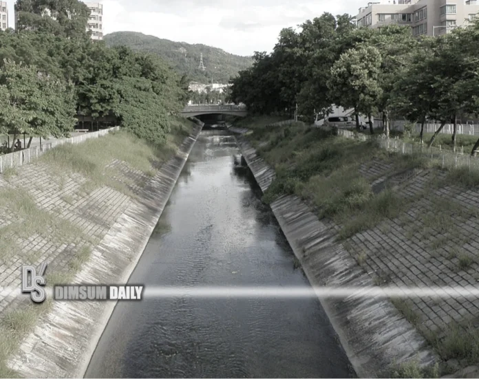 Probe launched into Tin Shui Wai Nullah oil spill linked to suspected ...