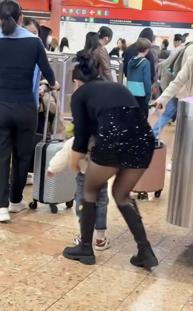 Boy seen urinating into rubbish bin at Hong Kong MTR station