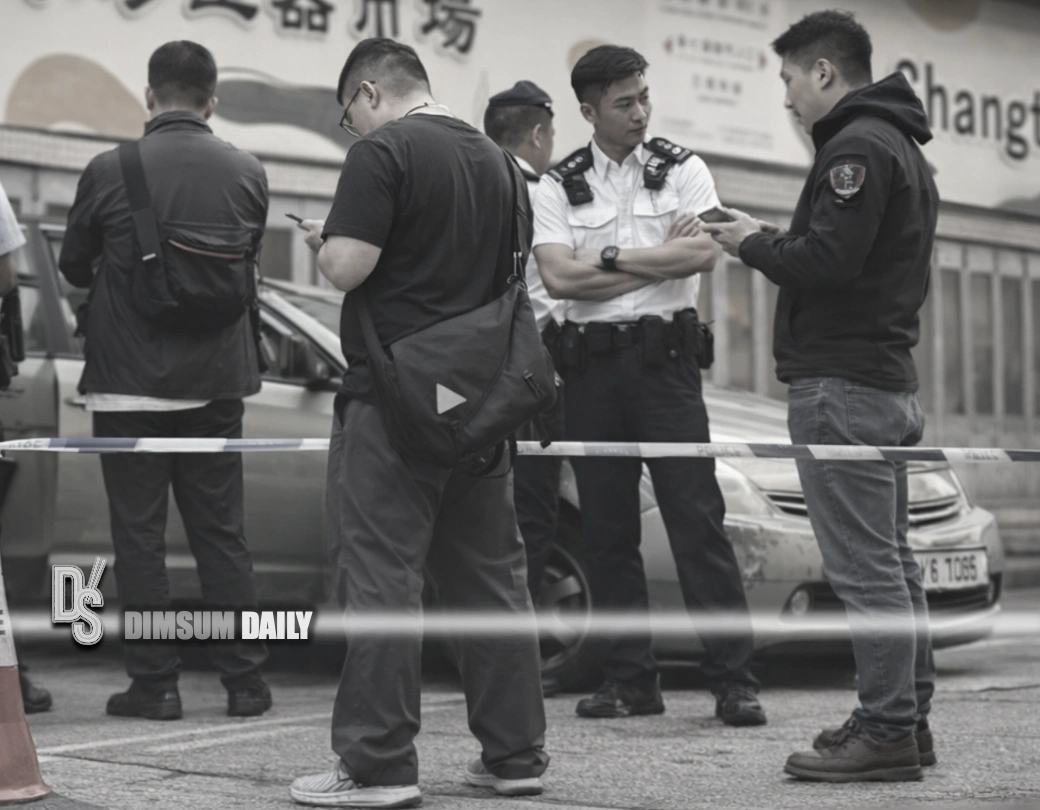 Suspected drug-distribution vehicle rams police car in Sham Shui Po, 2 ...