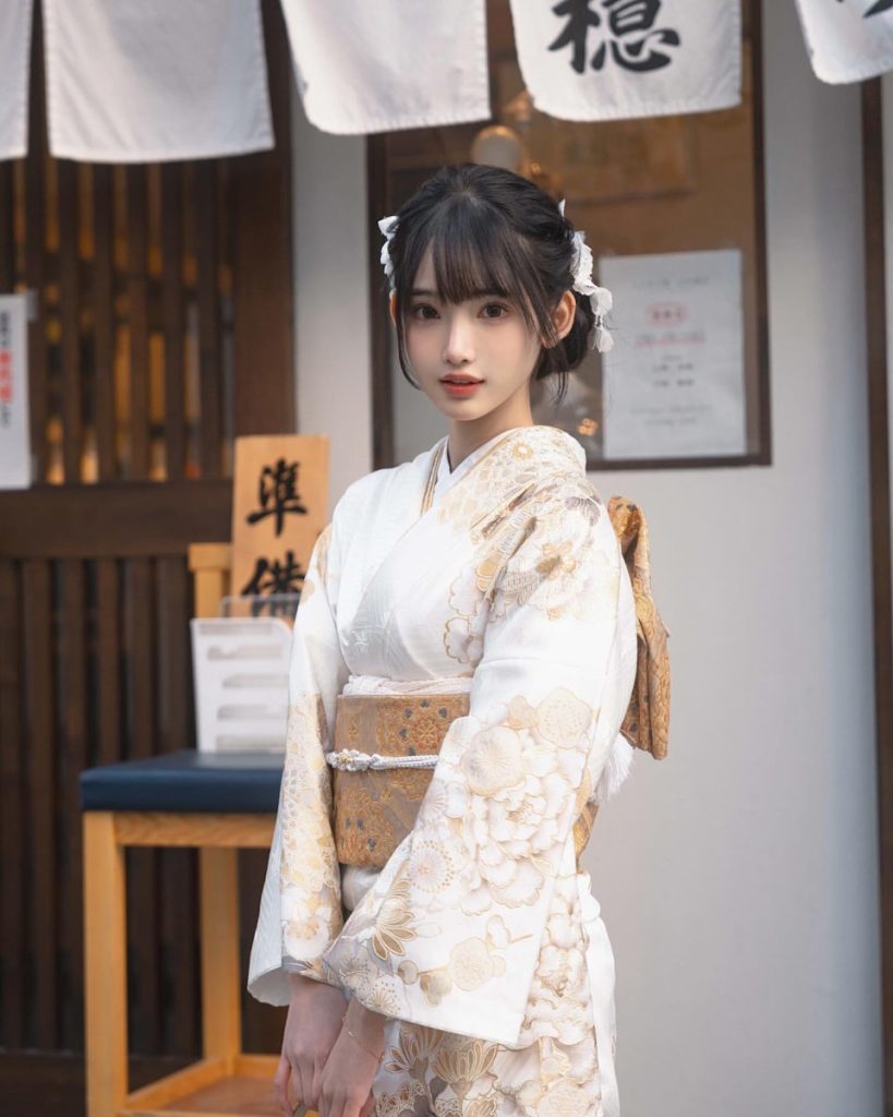 Mandopop singer JJ Lin, 44, publicly confirms romance as “family of ...