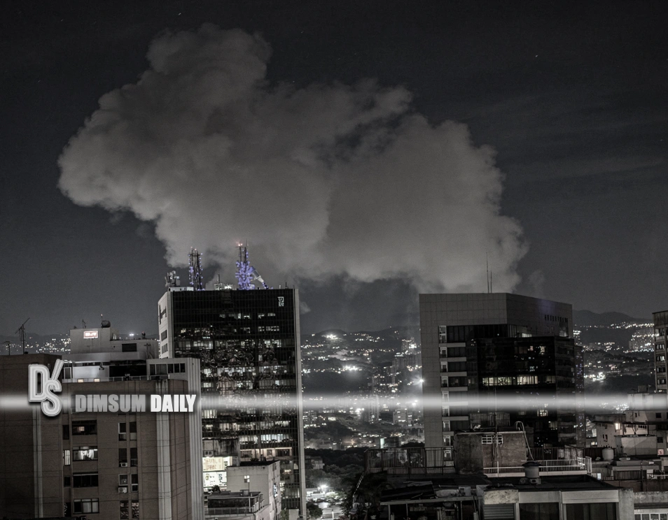 Multiple explosions and blackout reported in Caracas