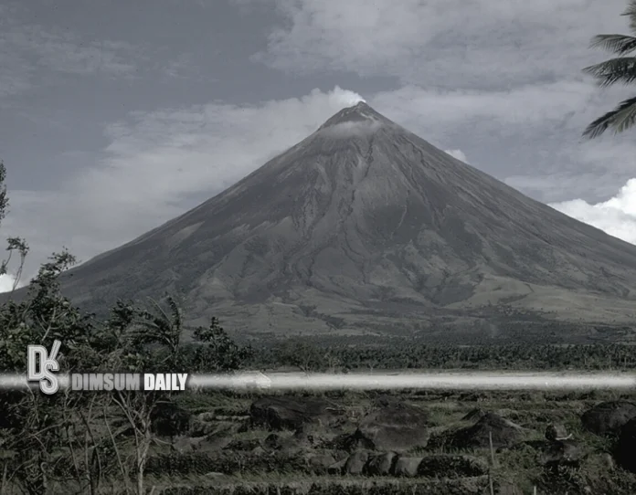 Mayon Volcano alert heightened in the Philippines as lava dome collapse ...