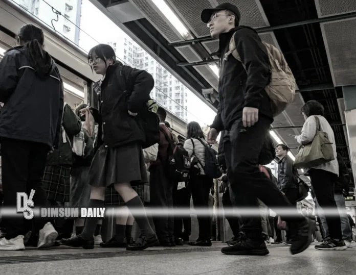 Monday morning commute disrupted by overhead cable fault on MTR Kwun ...