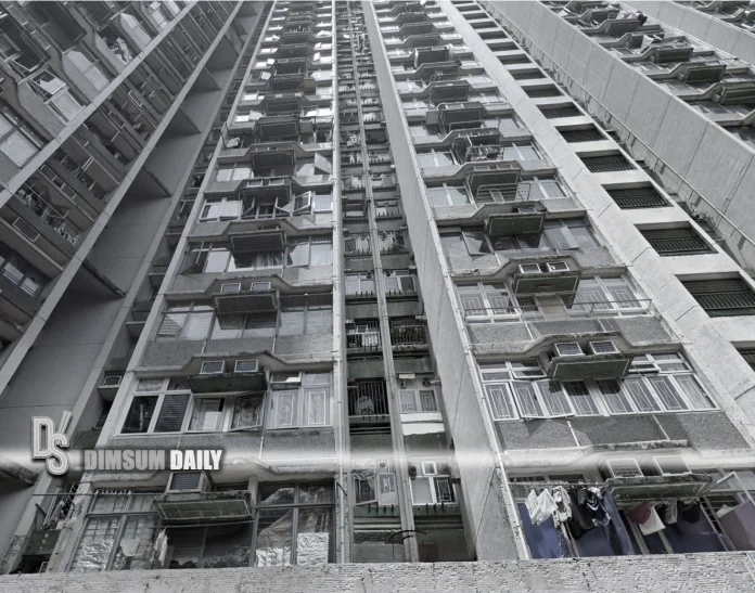 Elderly man found deceased in suspected suicide at Chuk Yuen North Estate