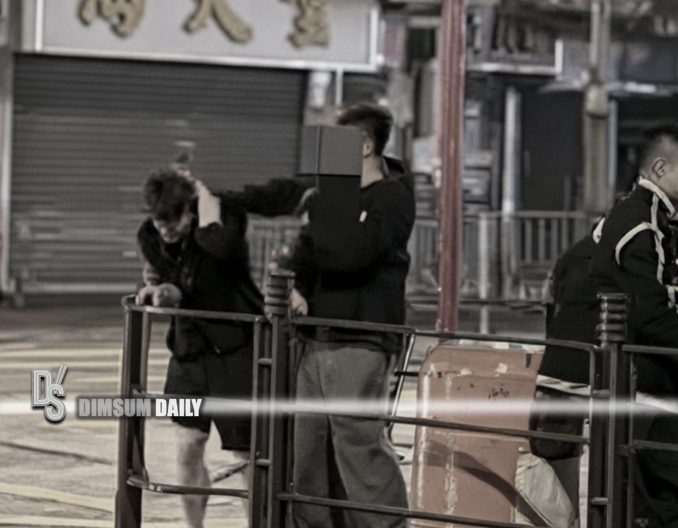 Street brawl erupts in Tsuen Wan after brief confrontation