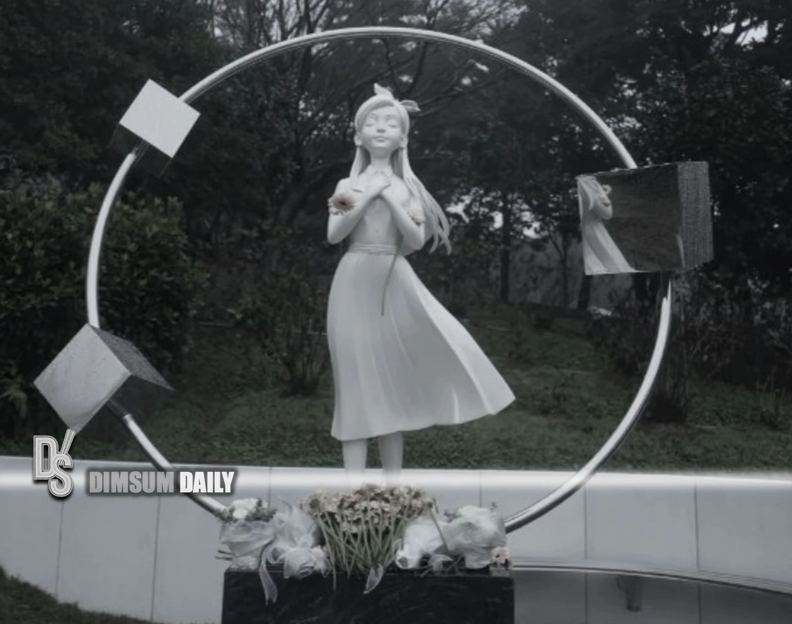 Koo Jun-yup unveils memorial statue to late wife Barbie Hsu on first ...
