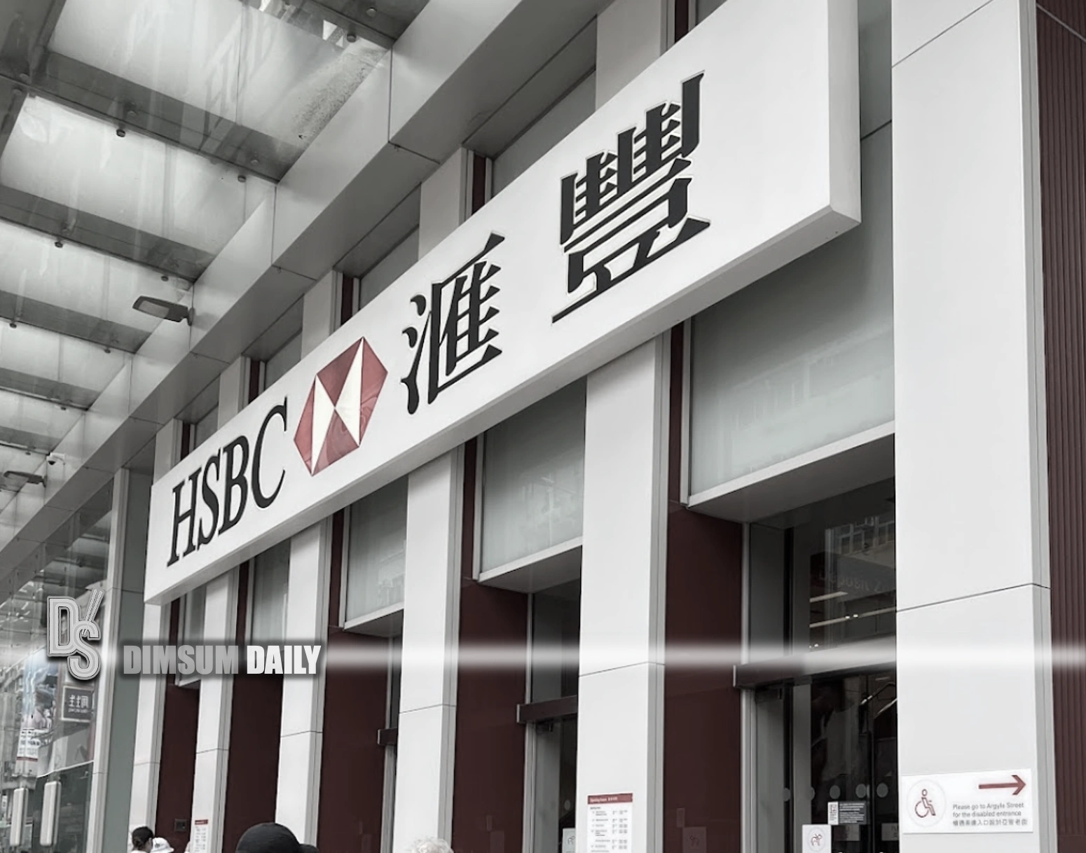 Mainland Chinese man arrested over €100 million fake cheque at HSBC ...