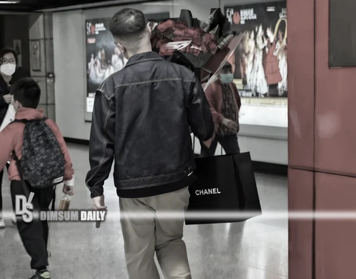 Man spotted at MTR station with CHANEL shopping bag and armful of roses ...