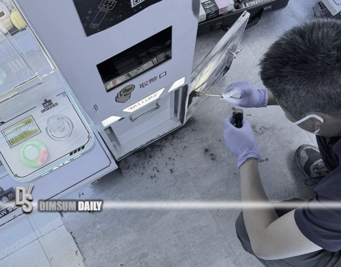 Masked thief makes off with HK$28,000 in Mong Kok claw machine shop raid