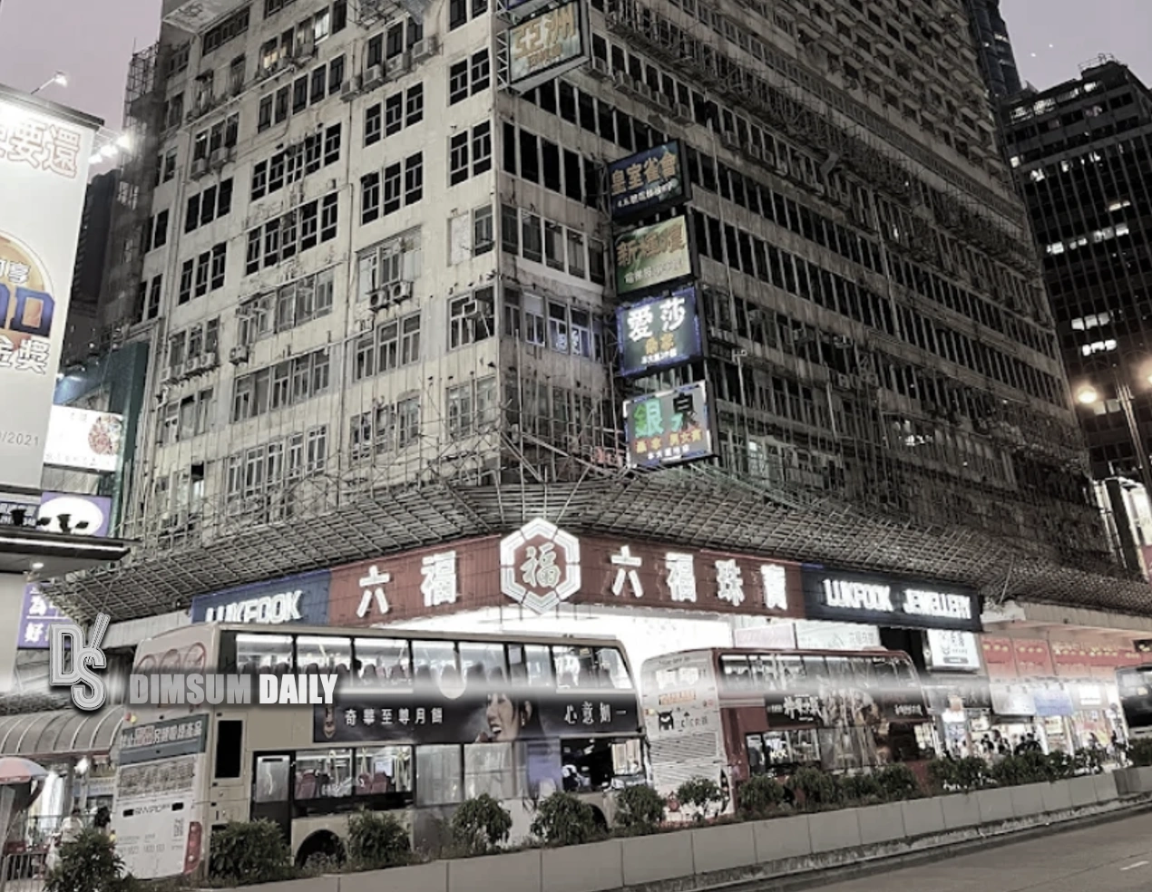 Man's gold necklace and cash stolen during massage in Mong Kok