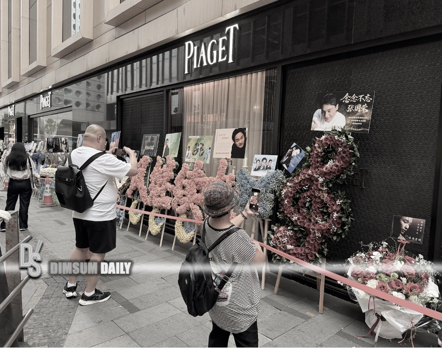 Fans mark Leslie Cheung anniversary at Mandarin Oriental in Central