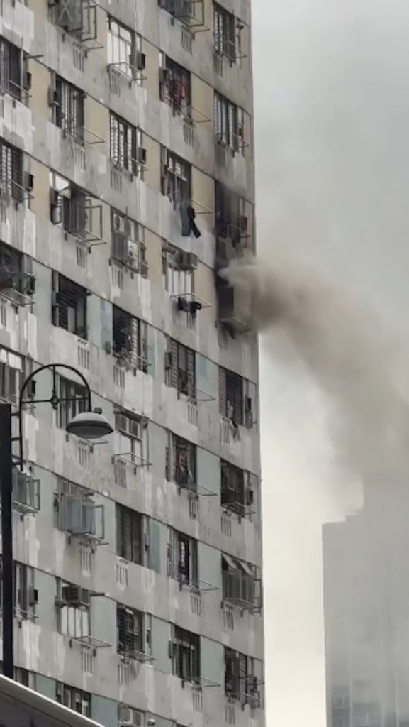 Flat fire breaks out at Lek Yuen Estate in Sha Tin