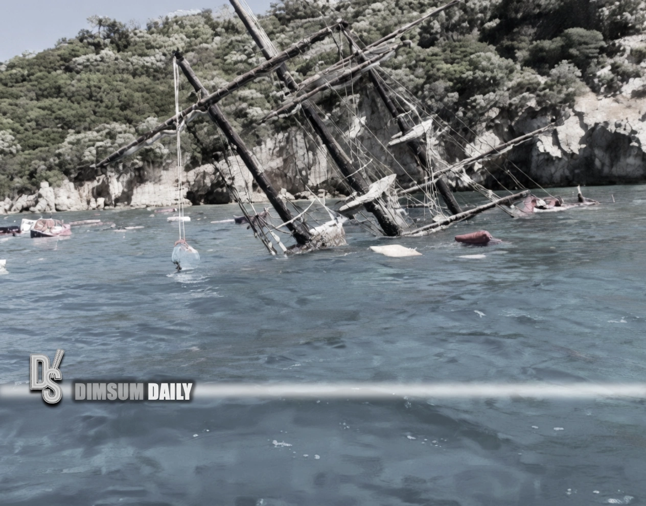 Pirate-themed tourist boat sinks off Turkiye, 148 rescued