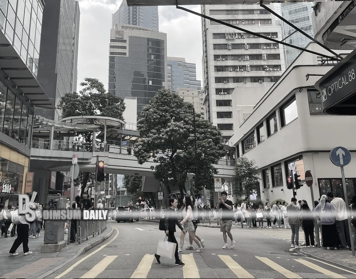 Temperatures hit 33°C today as 35°C heat looms for Hong Kong
