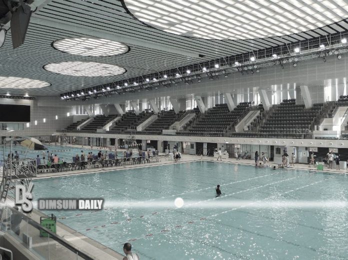 Woman rescued after suspected drowning at Victoria Park Swimming Pool