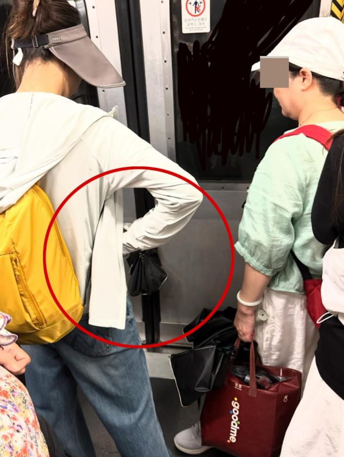 Umbrella incident halts MTR train for 10 minutes